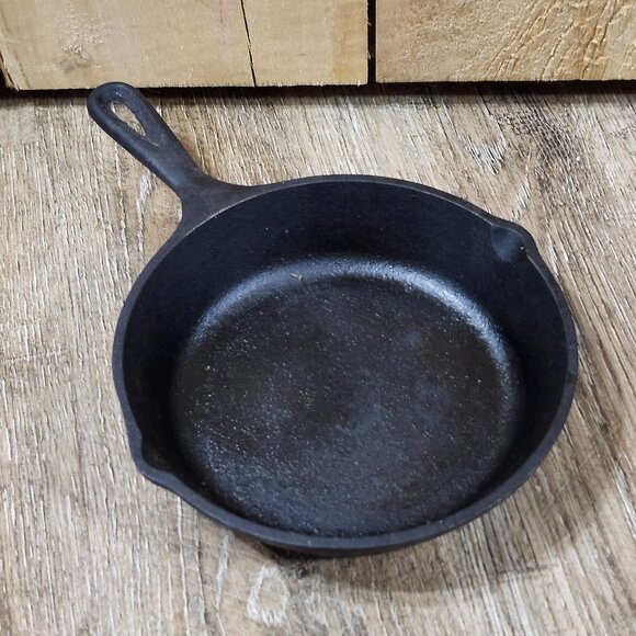 Lodge | Kitchen | Lodge Cast Iron 8 Skillet | Poshmark
